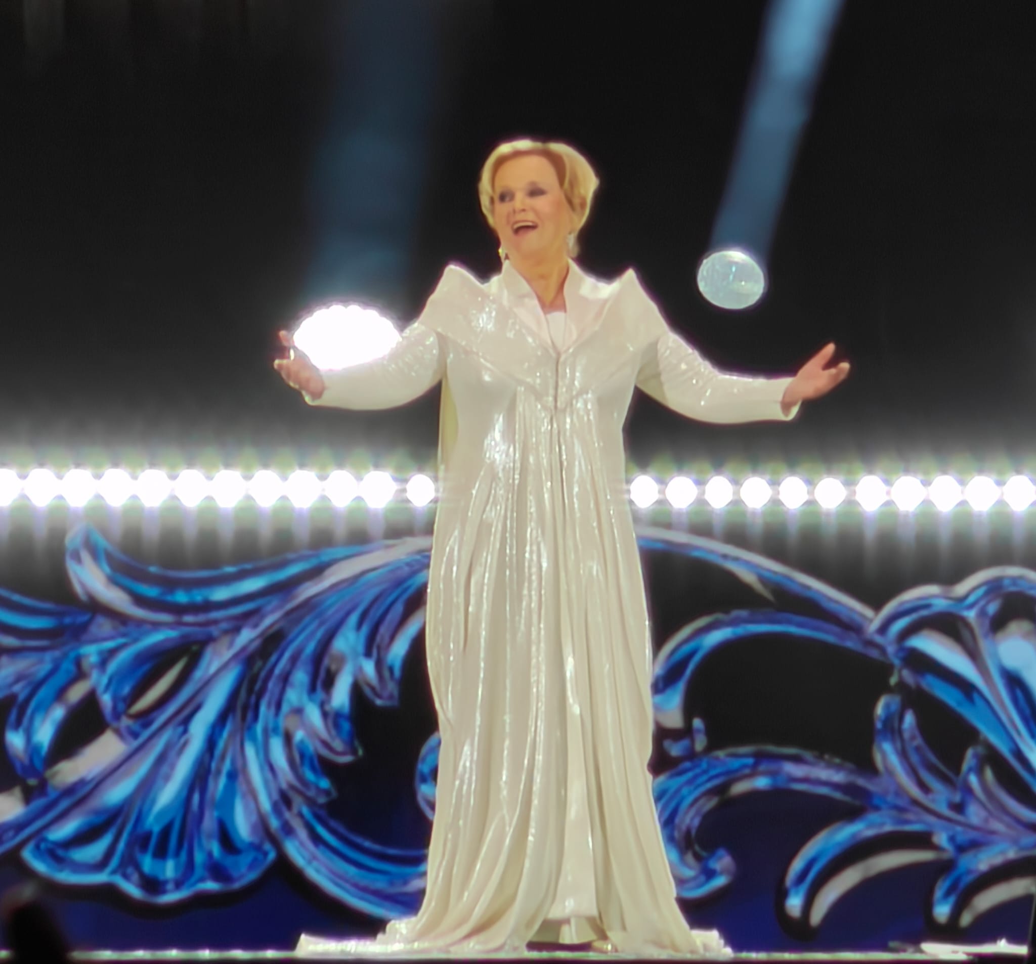 Konserttiarvio: Yksi aikakausi päättyi – Katri Helenan Viimeinen ilta ...